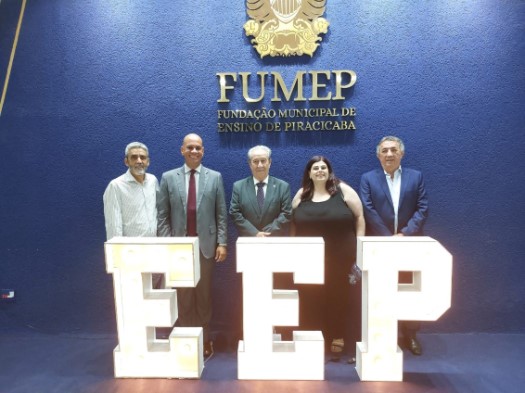 CRCSP - CRCSP ENTREGA DIPLOMA DE MÉRITO CONTÁBIL A FORMANDOS DE ...
